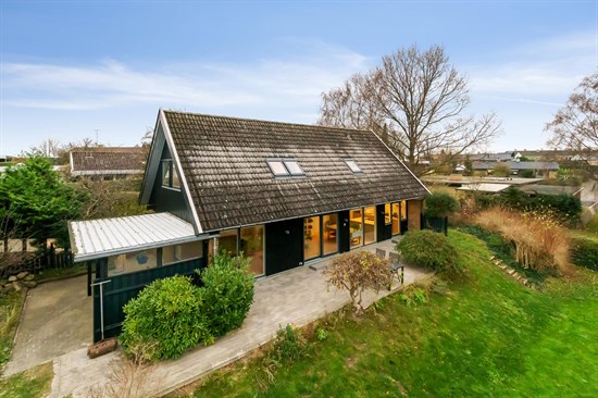 Solgt Villa på Kirkebakkegårdsvej 60, Lynge